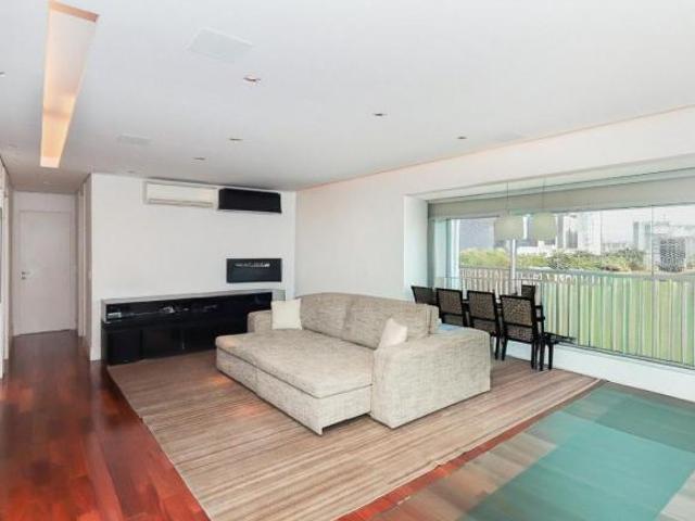 Atraente apartamento para venda em Barra Funda com 4 quartos, sendo 3 suítes, 162m²