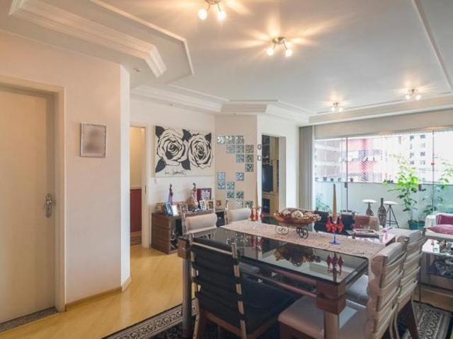 Aconchegante apartamento para venda em Centro com 3 quartos, sendo 2 suítes, 139m²