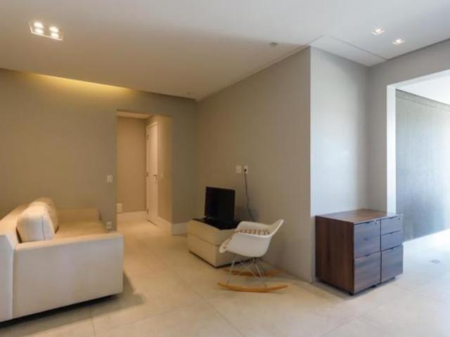 Confortável apartamento para venda em Vila Anastácio com 3 quartos, sendo 1 suíte, 129m²