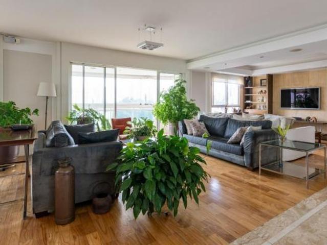 Funcional apartamento para venda em Vila Andrade com 3 quartos, sendo 3 suítes, 260m²