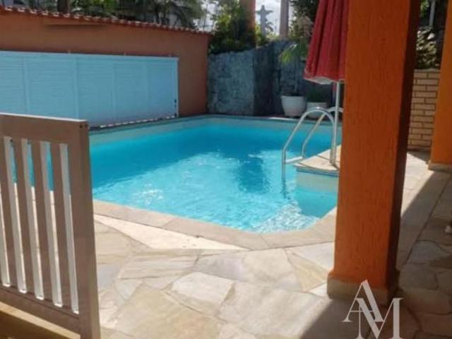 Espetacular Casa a Venda ou permuta com piscina e 6 suites, a 100 m da praia Peruibe