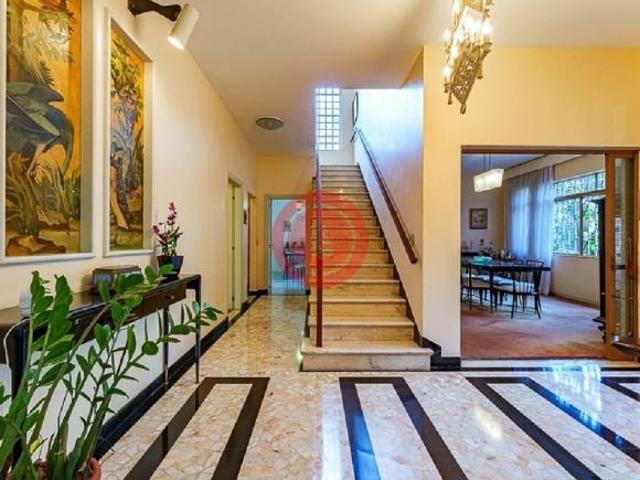 Espetacular casa à venda no Pacaembu: com 3 Quartos, 1 Suíte, 3 Salas, 3 Banheiros e 4 Vagas de Gara
