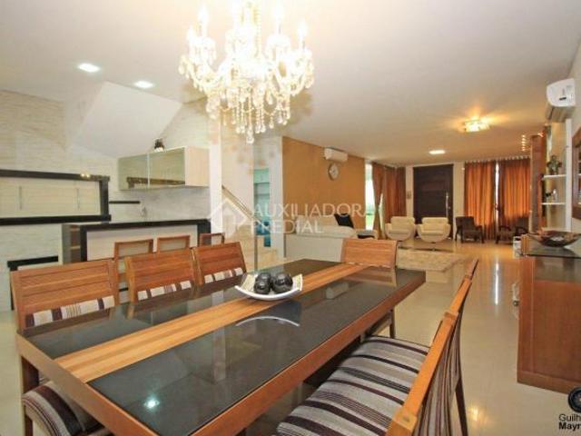ESPETACULAR CASA COM 4 DORMITÓRIOS NO CONDADO DE CAPÃO!