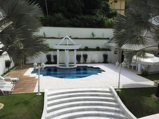 ESPETÁCULAR CASA CONDOMÍNIO ARUJA ALTO PADRÃO