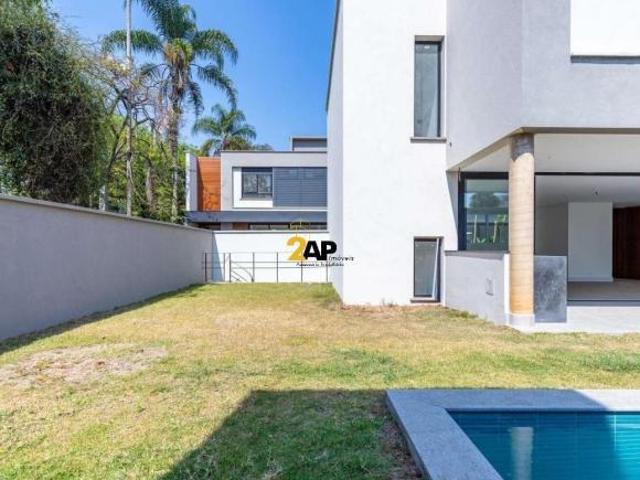 Espetacular casa de alto padrão em condomínio 4 quartos, 4 suítes, 3 salas, 4