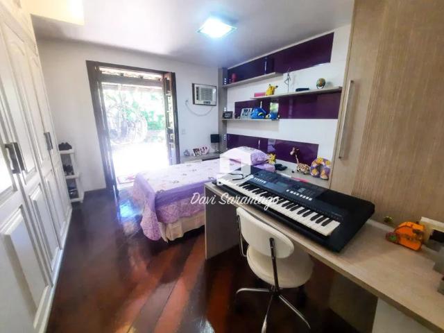 Espetacular casa de alto padrão, em condomínio fechado com 3 dormitórios à venda por R$ 3.400.000