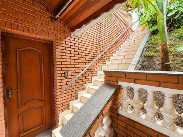 Confortável casa de vila para venda em Suíssa com 3 quartos, 220m²