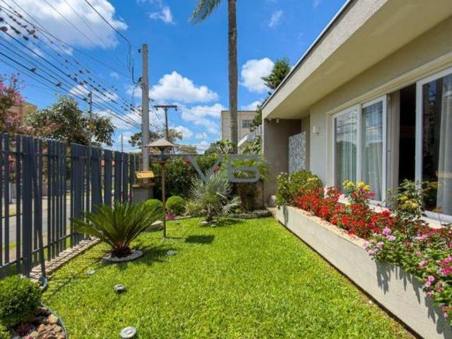 Espetacular Casa de 280m² Privativos com 3 Suítes, Quintal e Laje para Ampliação