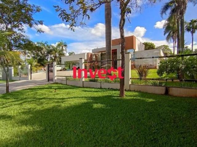 ESPETACULAR casa, dento de uns dos melhores condomínios da região no Park Way, quadra 05 !