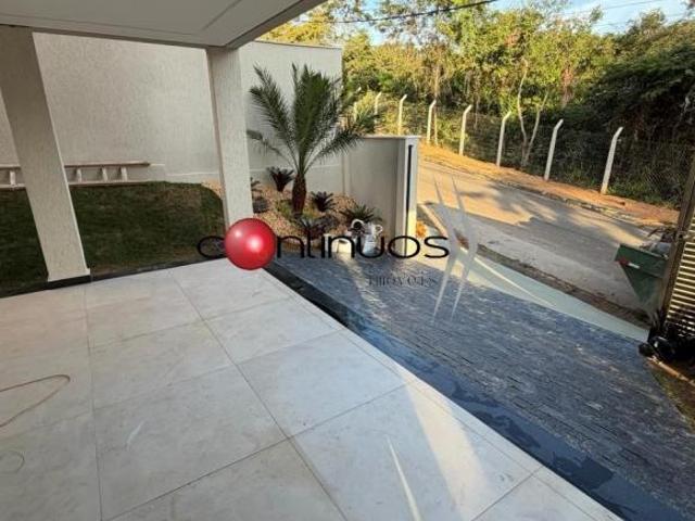 Espetacular Casa em Condomínio à Venda 4 quartos, 2 suítes, 2 salas, 4 banheiros, 2 vagas, 254m²