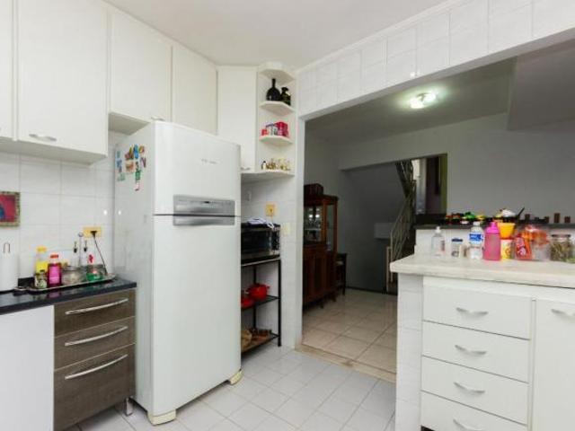 Imperdível casa em condomínio para venda com 2 quartos, sendo 1 suíte, 93m²