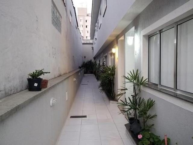 Atraente casa em condomínio para venda com 2 quartos, sendo 2 suítes, 60m²