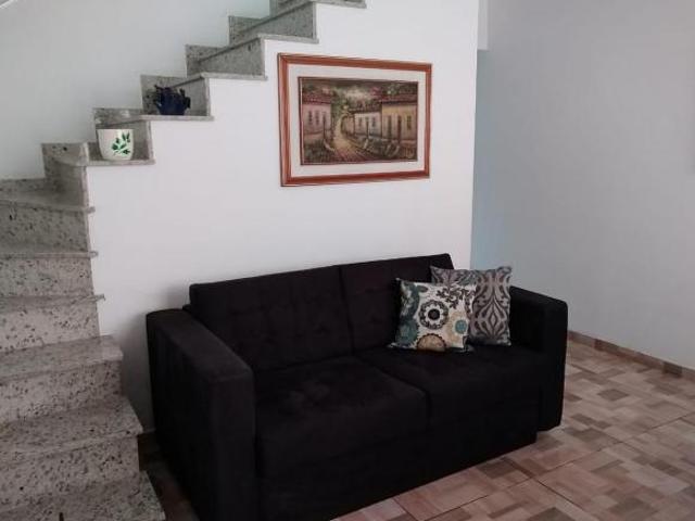 Espetacular casa em condomínio para venda com 2 quartos, sendo 2 suítes, 60m²