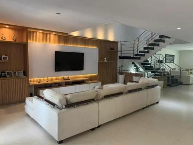 Imperdível casa em condomínio para venda com 4 quartos, sendo 4 suítes, 675m²