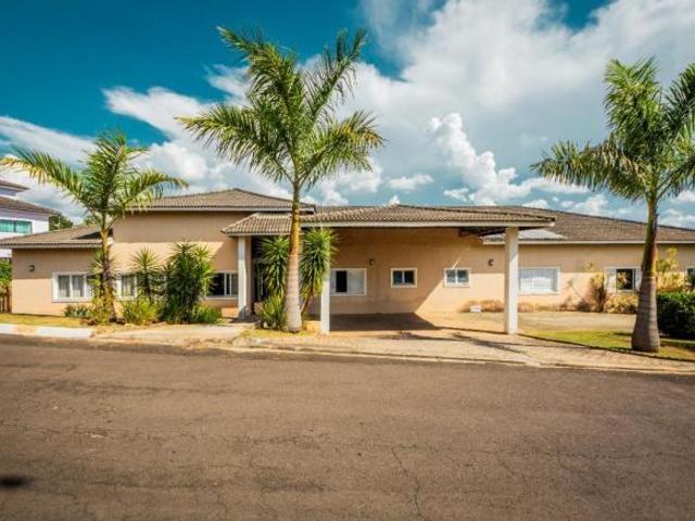 Sensacional casa em condomínio para venda com 6 quartos, sendo 6 suítes, 850m²