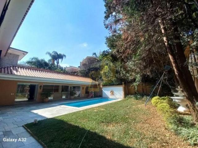 Espetacular Casa em Jardim Leonor SP