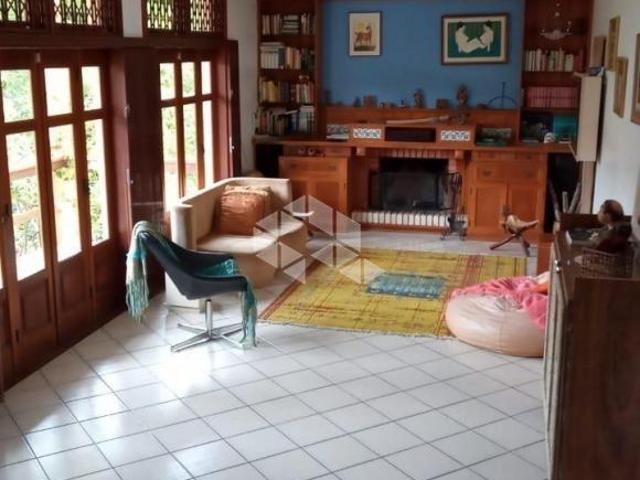 Espetacular Casa estilo sitio com 5 dormitórios na Vila Nova