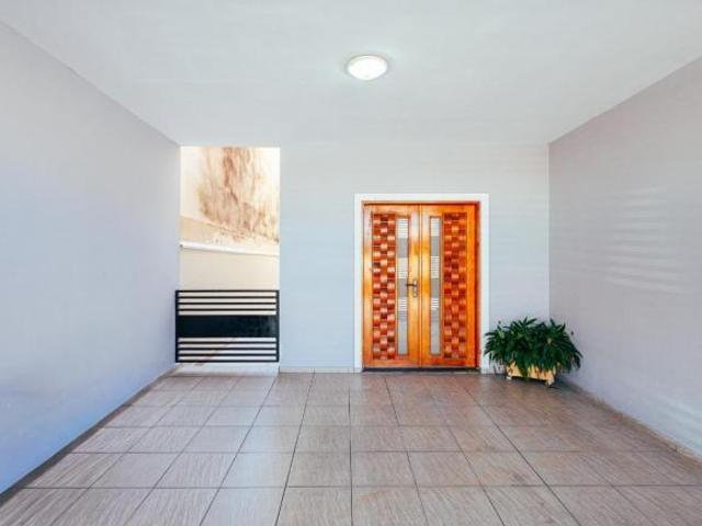 Elegante casa para venda em Colônia com 3 quartos, sendo 1 suíte, 166m²