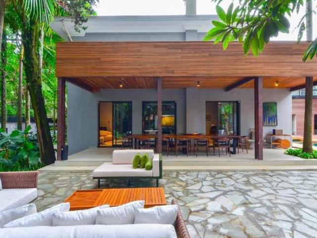 Versátil casa para venda em Jardim América com 4 quartos, sendo 4 suítes, 1,117m² mayer boacnin#J7