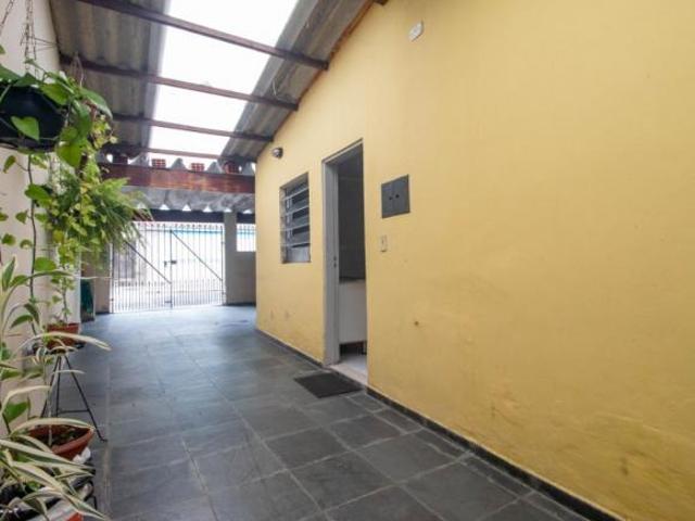 Versátil casa para venda em Jardim Ester com 2 quartos, sendo 1 suíte, 96m²