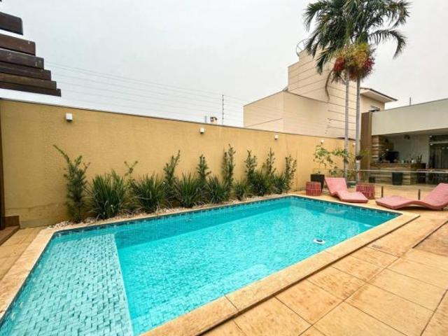 Confortável casa para venda em Jardim Santa Marta com 2 quartos, sendo 1 suíte, 214m²