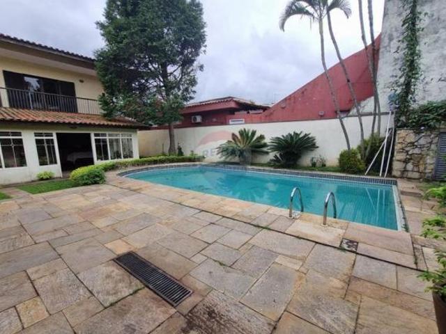 Elegante casa para venda em Morumbi com 4 quartos, sendo 4 suítes, 422m²
