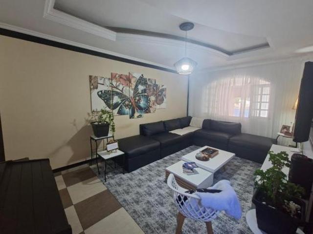 Aconchegante casa para venda em Parque Miguel Mirizola com 3 quartos, sendo 1 suíte, 196m²