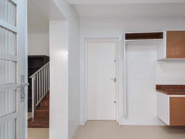 Agradável casa para venda em Vila Gumercindo com 4 quartos, 172m²