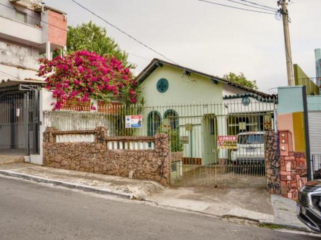 Agradável casa para venda em Vila Madalena com 2 quartos, sendo 1 suíte, 110m²