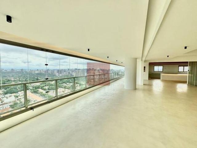 Espetacular cobertura duplex com 838 metros e elevador interno