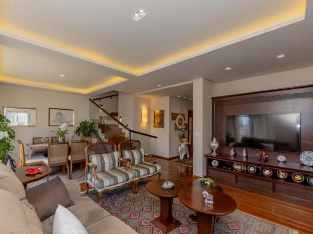 Sensacional cobertura para venda com 3 quartos, sendo 1 suíte, 275m²