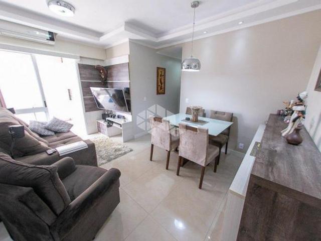 Espetacular e impecável apartamento com 2 dormitórios, sacada com churrasqueira, andar alto, sol, vi