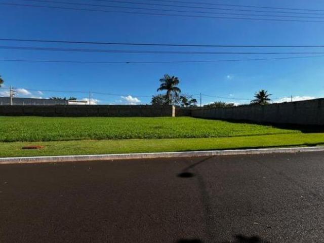 Atraente lote em condomínio para venda em Royal Park, 823m²