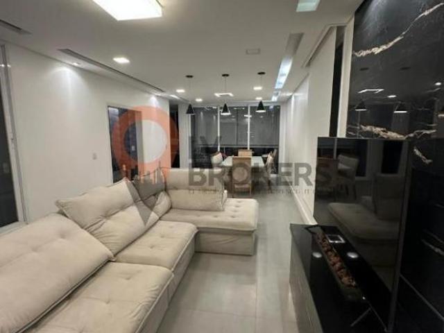 Sobrado à venda no Aruã Brisas em Mogi das Cruzes | 3 suítes, piscina com vista para a serra e 9 vag