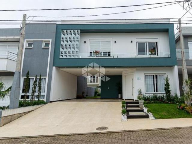 Espetacular Sobrado de Luxo em Condomínio Exclusivo!