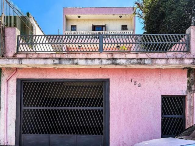 Confortável sobrado para venda em Vila Paiva com 4 quartos, sendo 3 suítes, 210m²