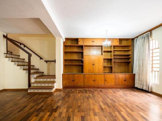 Deslumbrante sobrado para venda em Vila Santo Antônio com 6 quartos, sendo 1 suíte, 236m² remaxemp