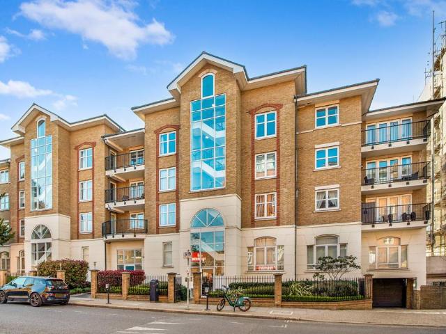Espirit House, 2 Keswick Road, London 2 bed house to rent £4,000 pcm £923 pw