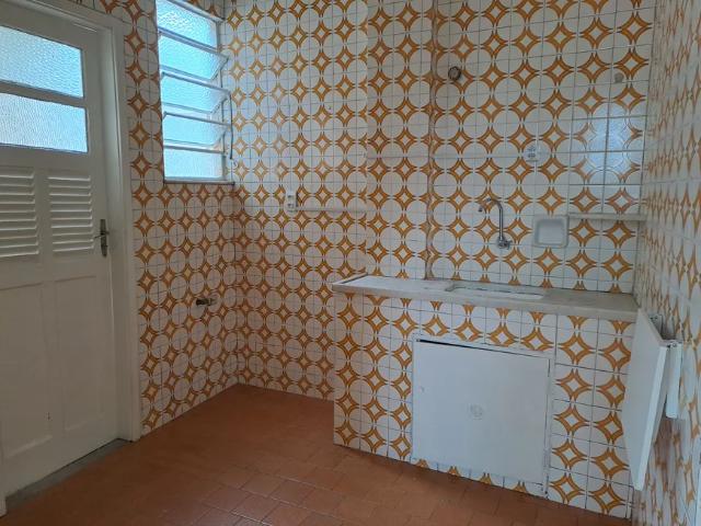 Esquina com Ribeiro Guimarães, Quarto e sala com varanda e garagem pertinho do shopping Tijuca