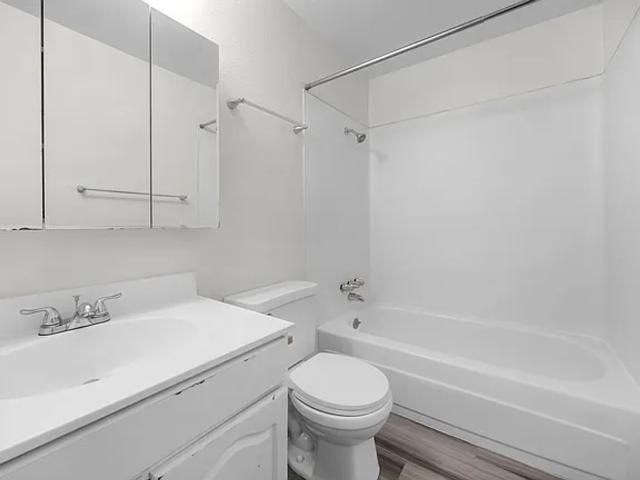 Esquire Apartments 2 Bedroom Apartment for Rent at 344 7th St Se, Puyallup, WA 98372