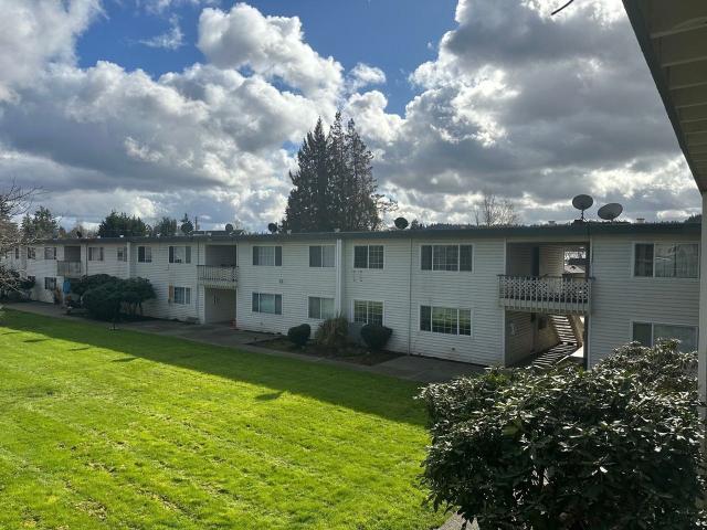 Esquire Apartments 2 Bedroom Apartment for Rent at 344 7th St Se, Puyallup, WA 98372