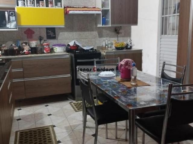 Essa casa térrea com edícula, está te esperando de braços abertos para se tornar o lar dos seus sonh