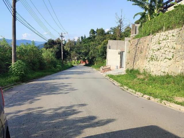 Essa é a sua chance de construir em um terreno com vista incrível na Serra da Ca