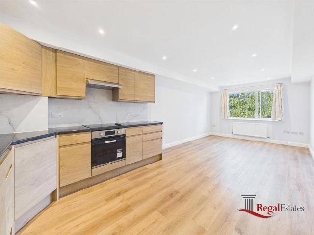 Essence Court, The Avenue, HA9 9QE 2 bed flat to rent £1,895 pcm £437 pw