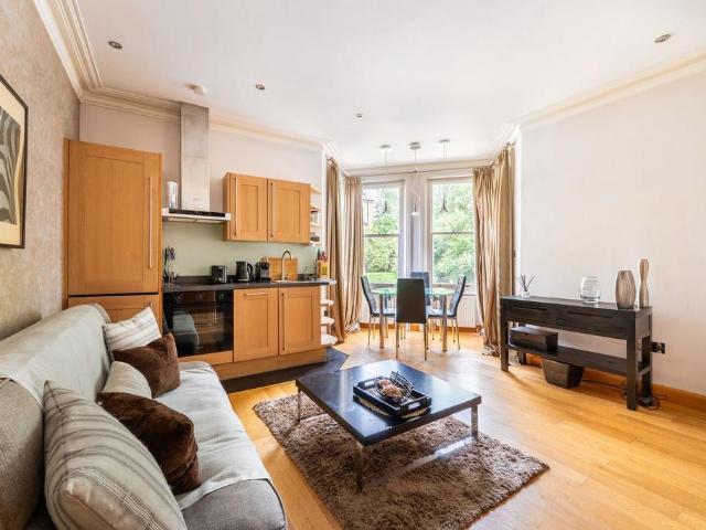 Essendine Mansions, Maida Vale. 1 bed flat to rent £5,200 pcm £1,200 pw