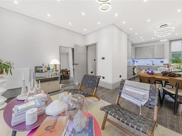 Essendine Road, London, W9 2 bed apartment to rent £3,295 pcm £760 pw