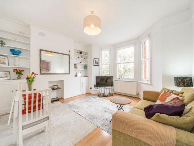 Essendine Road, London W9 2 bed flat to rent £2,600 pcm £600 pw
