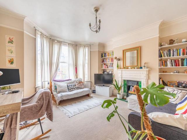 Essendine Road, Maida Vale, London, W9 2 bed flat to rent £3,000 pcm £692 pw