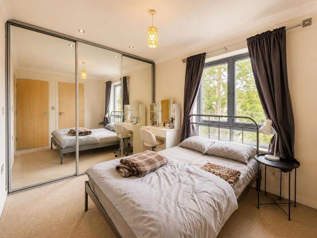 Essex University, Quayside Drive, Colchester CO2, 1 bed flat to rent, £1,000 pcm | PrimeLocation