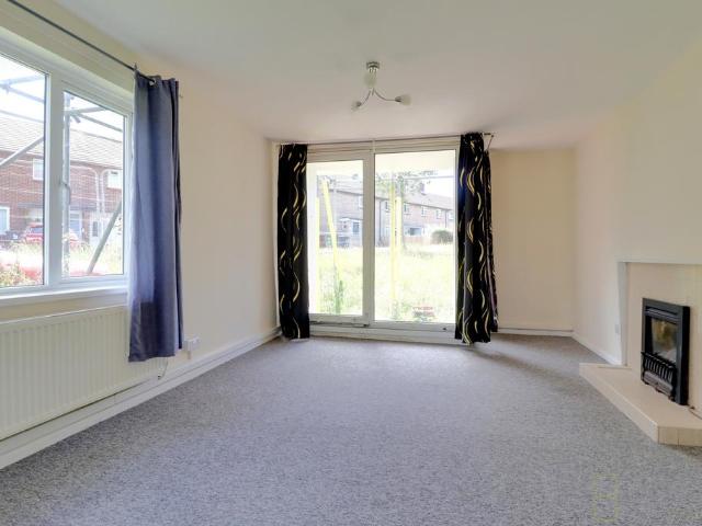 Essex Court, Eastbourne 2 bed flat to rent £1,050 pcm £242 pw